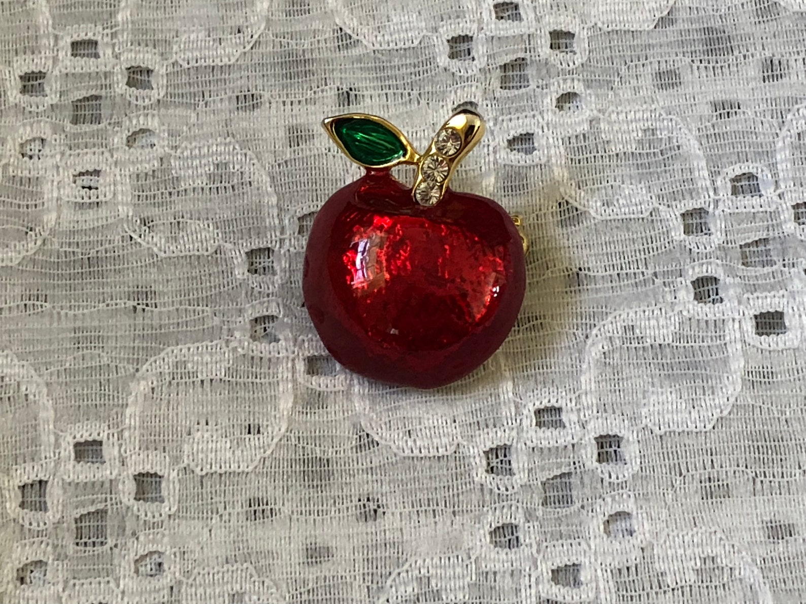 Beautiful Apple Vintage Brooch Pin w Guilloche Enamel & Sparkly ...
