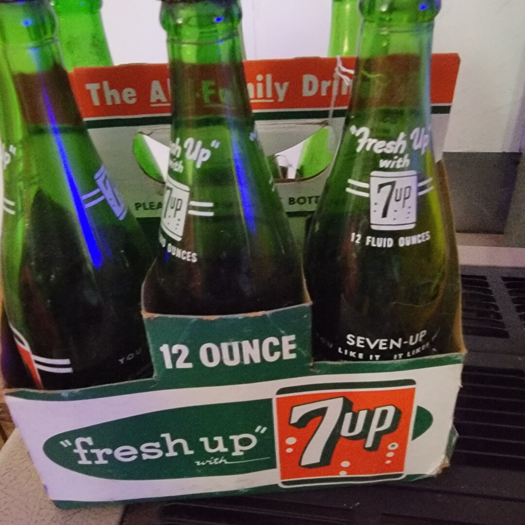 Vintage 7up Pop Bottle Crate, Old Seven up Pop Carrier With Bottles ...