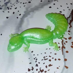 Florescent Green Resin Leopard Gecko Lizard Figurine Paperweight or ...