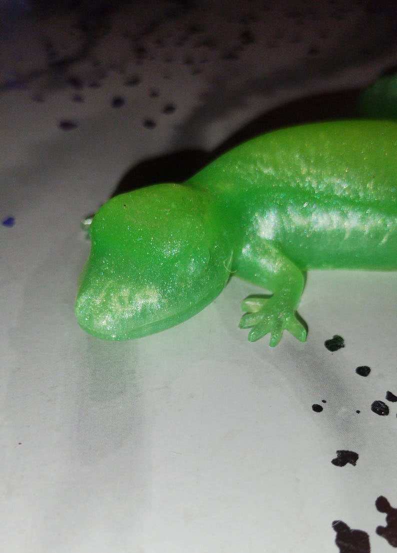 Florescent Green Resin Leopard Gecko Lizard Figurine Paperweight or ...