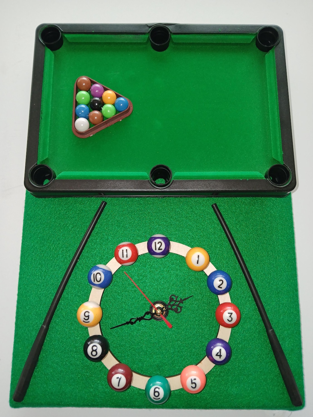Pool Table Wall Clock BILLIARDS 8 Ball Pool Sticks Analog Display Time ...