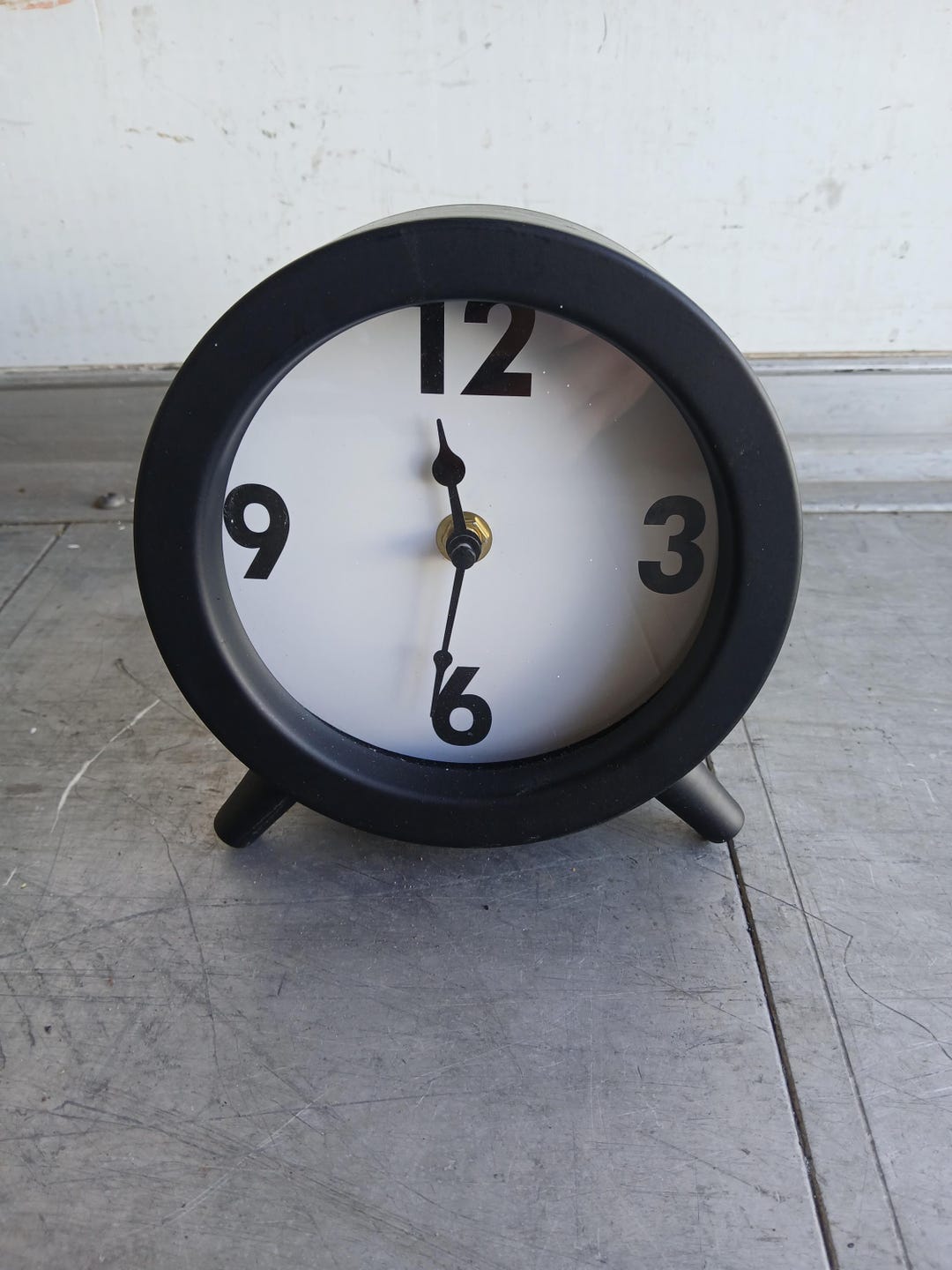 BLACK ROUND CLOCK 6" Stand up Desk Nightstand Bedroom Time Piece ...