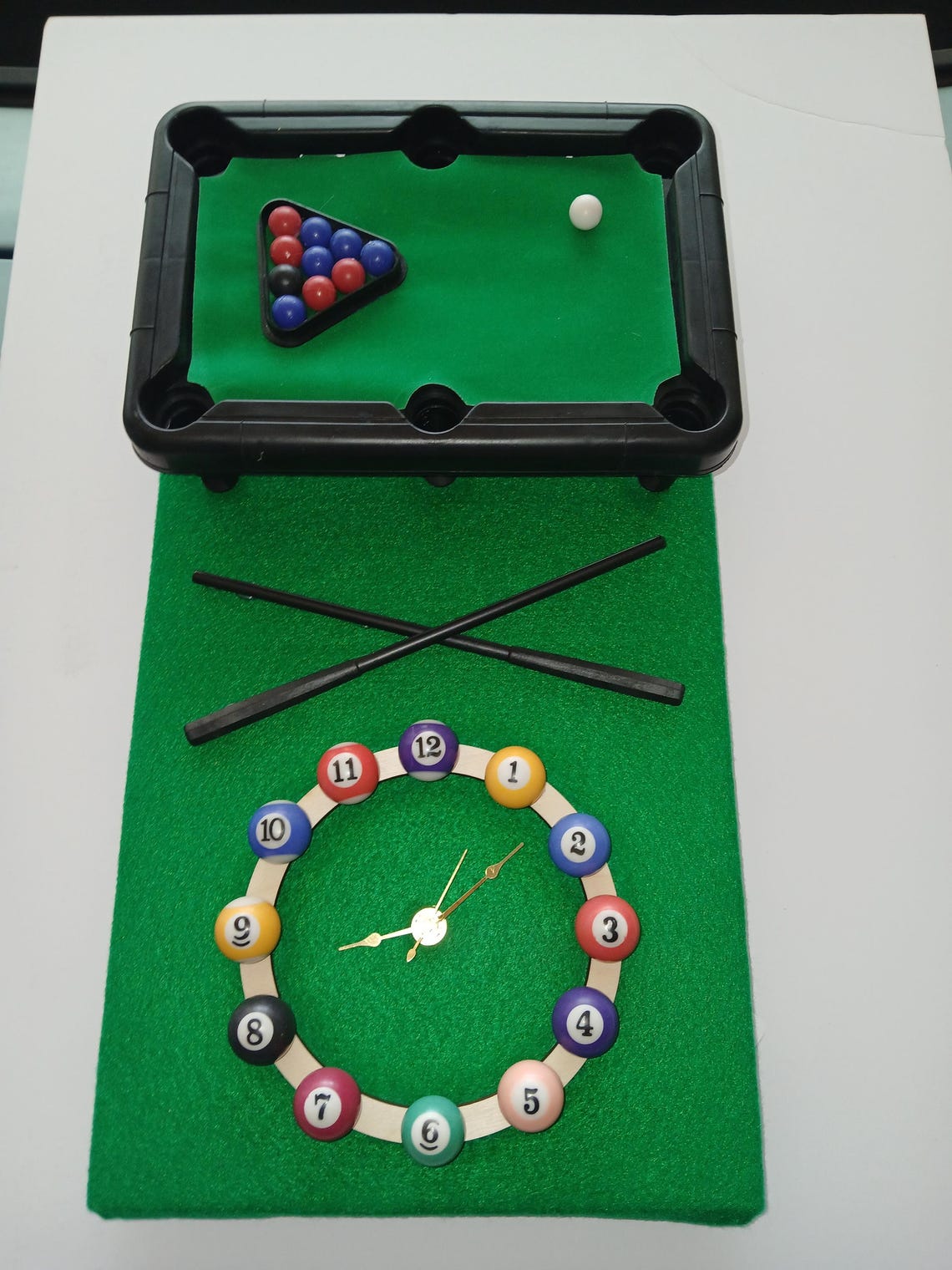 Pool Table Wall Clock BILLIARDS 8 Ball Pool Sticks Analog Display Time ...