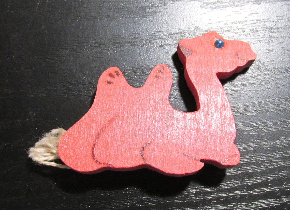 VINTAGE Camel Pin Hand Painted Wooden Camel Pin Brooch 1950s Kitschy ...