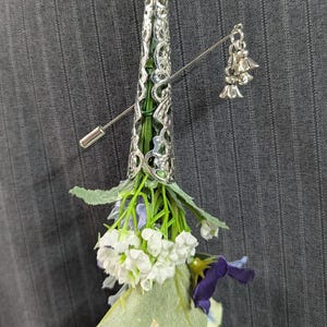 Chatelaine Tools - Victorian Tussie-mussie or Tussy Mussy With Pin ...