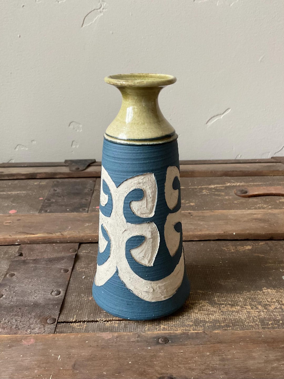 Vintage York Hill Pottery Vase, Elizabeth Saslaw Mishima Scrollwork - Etsy