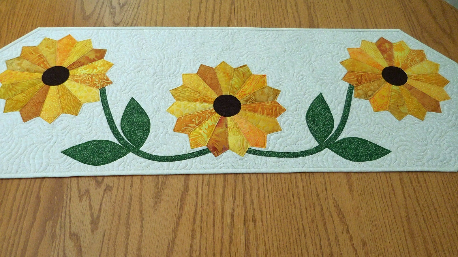 Quilted Table Runner for Spring Summer or Fall Floral - Etsy