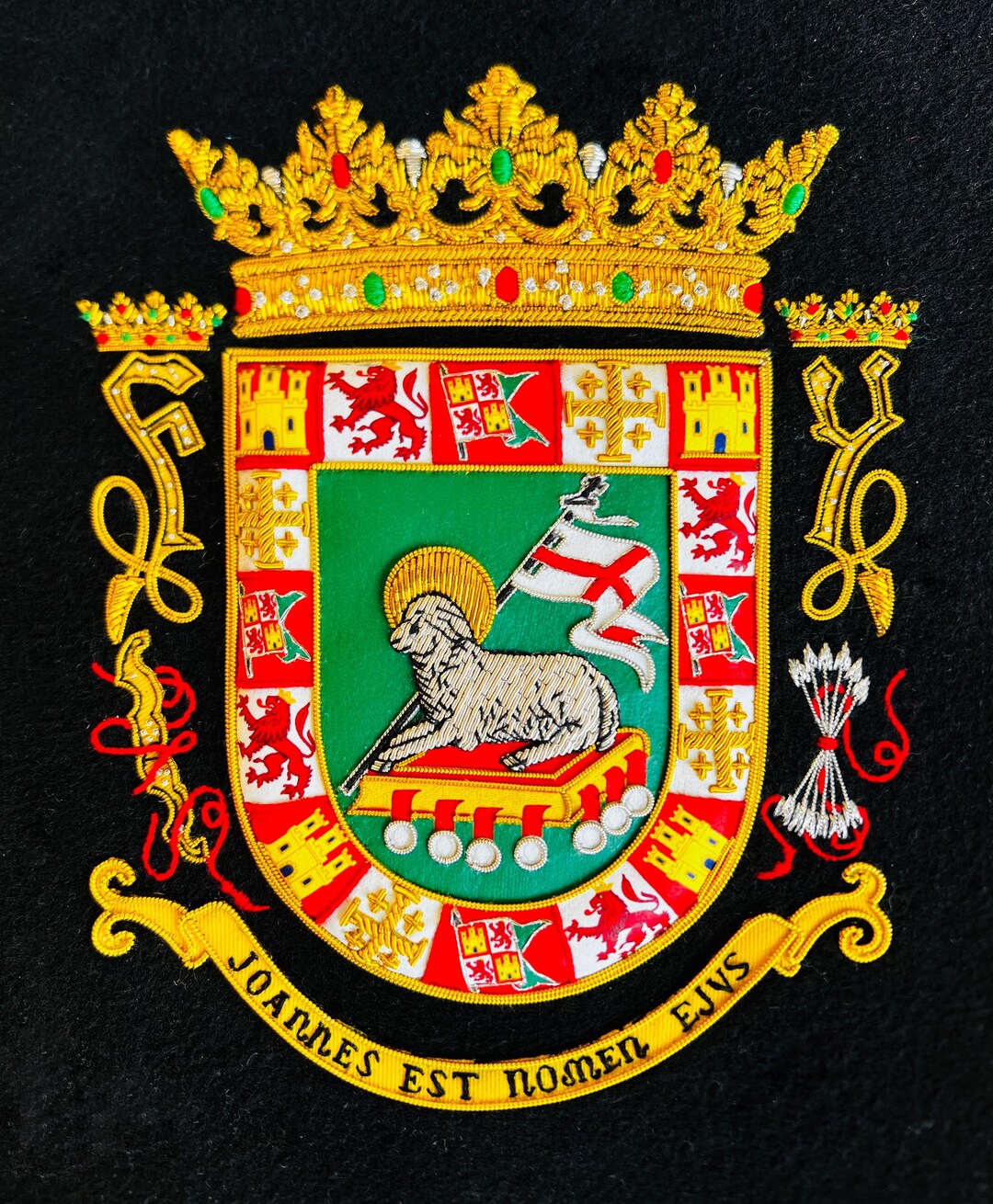 Custom Hand Embroidered Family Crest, Bullion & Wire Coat of Arms - Etsy