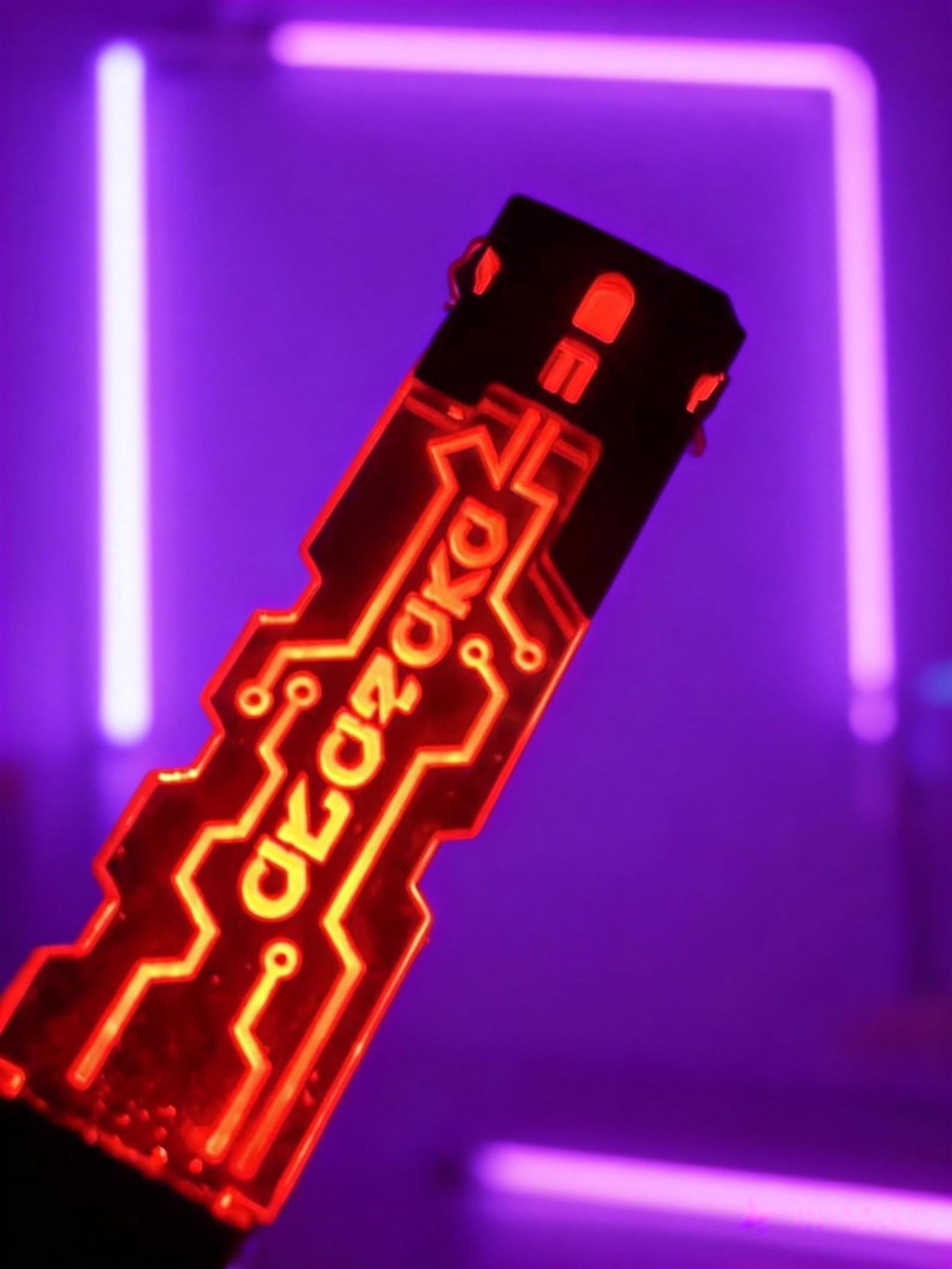 Llavero iluminado con chip de alma RELIC de Arasaka de Cyberpunk 2077 ...