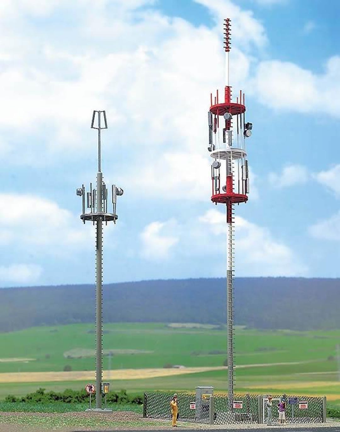 Busch 1021 HO Scale Cell Phone Towers -- 12-5/8" 32cm Tall - Etsy