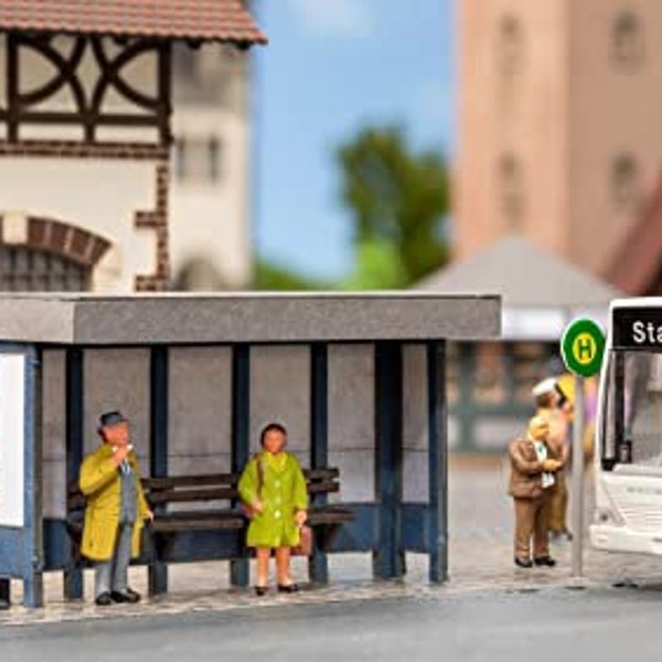 Preiser 45524 G Scale Woman Taking a Selfie - Etsy