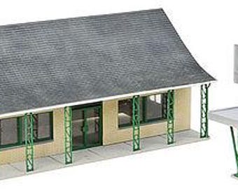 Walthers Cornerstone 933-3862 N Scale Modern Concrete Warehouse -- Kit ...