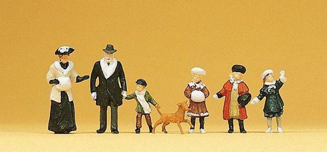 Preiser 12184 HO Scale 1900s Figures -- Passers-by Wearing Winter ...