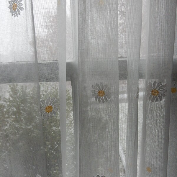 Daisy Curtain - Etsy