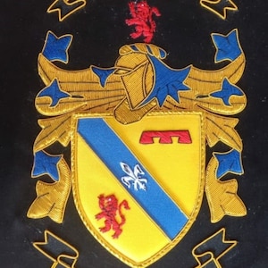 Embroidered Family Coat of Arms Banner - Surname Crest Genealogy ...