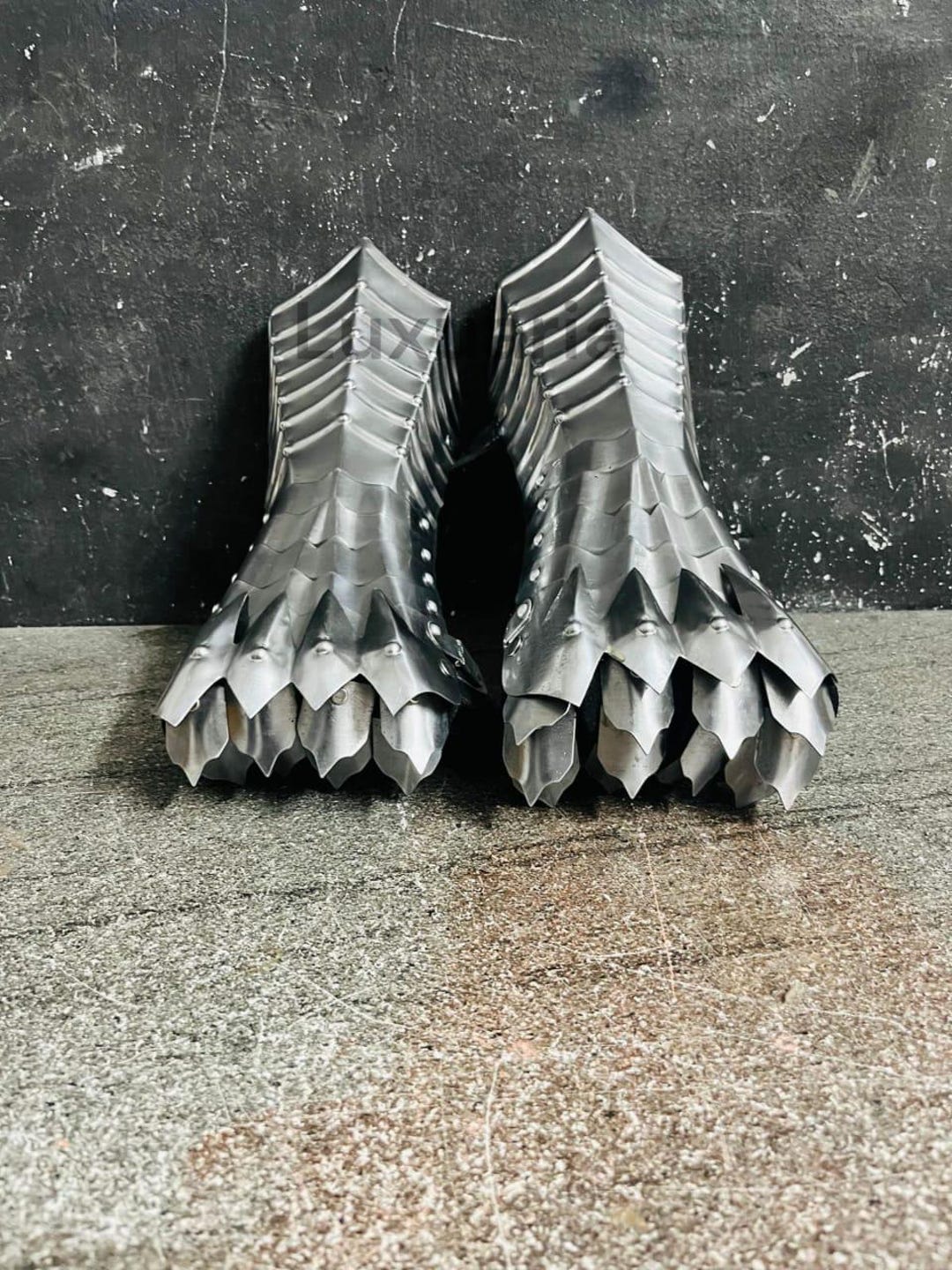 Nazgul-inspired Etched Gauntlet Gloves | Medieval Cosplay Armor ...