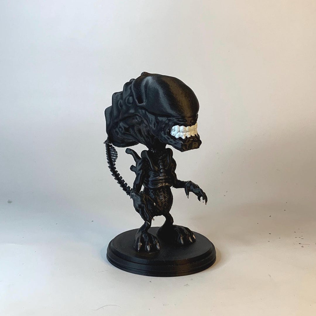 Cute Xenomorph Figurine – Alien-inspired Mini Statue – Sci-fi Desk ...