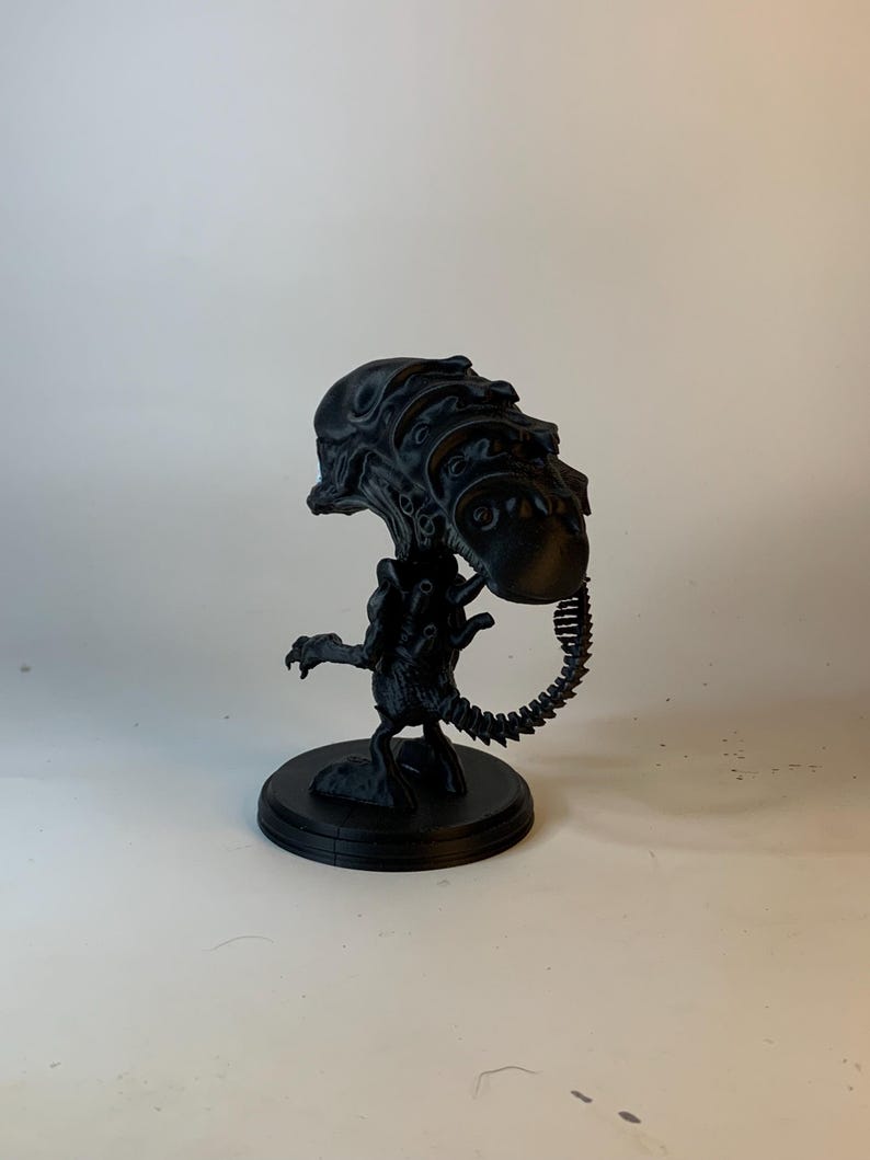 Cute Xenomorph Figurine – Alien-inspired Mini Statue – Sci-fi Desk ...