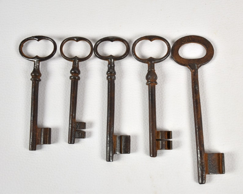Set of Five Antique French Skeleton Keys Primitive Farmhouse Decor ...
