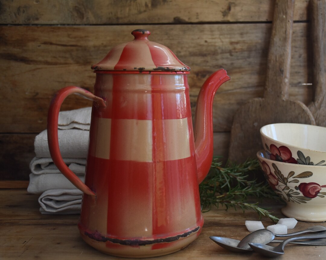 Red Enamel Coffee Pot Vintage : Rustic Farmhouse Kitchen Self Decor ...