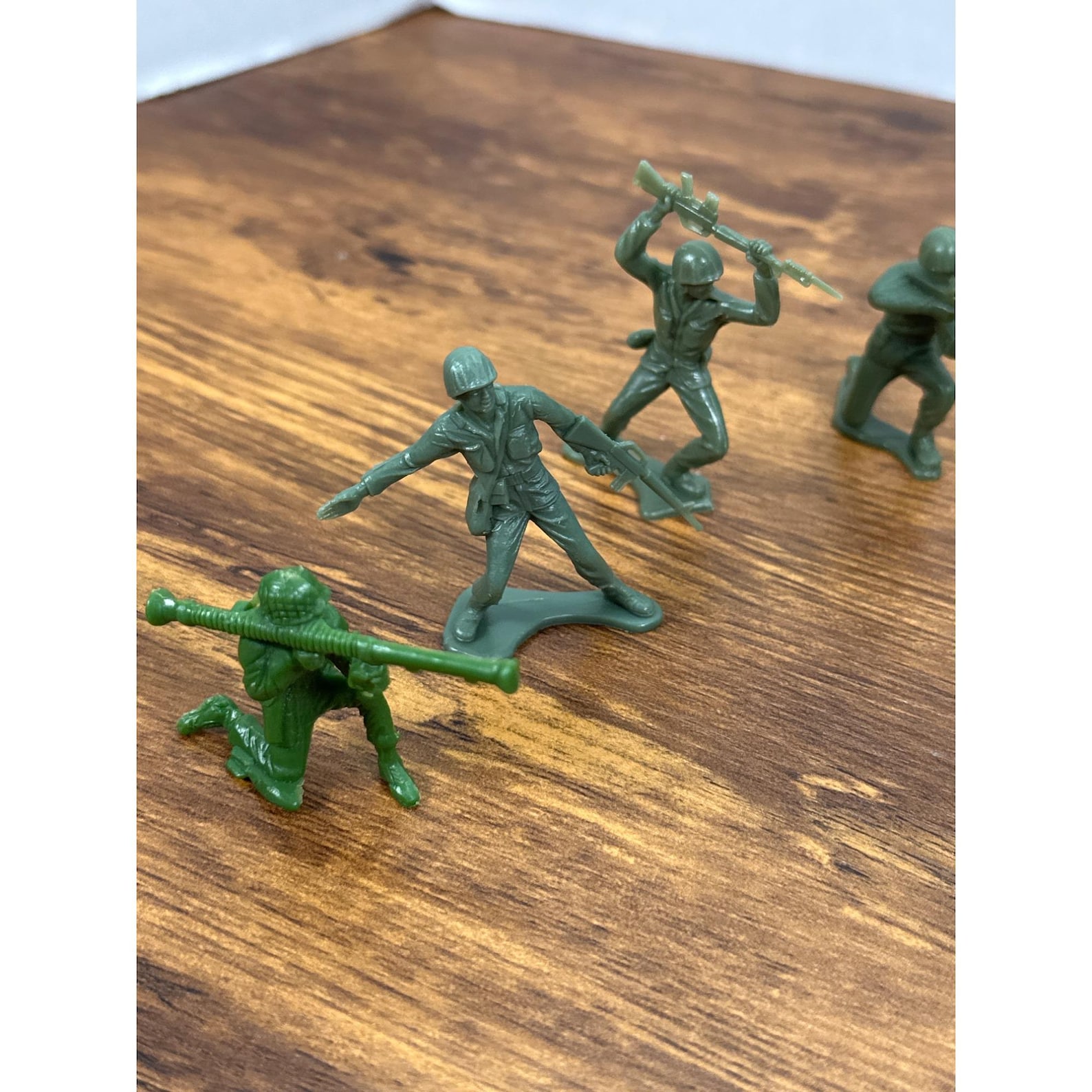 Vintage Green Plastic Army Men Figurines - Set of 10 Soldiers With ...