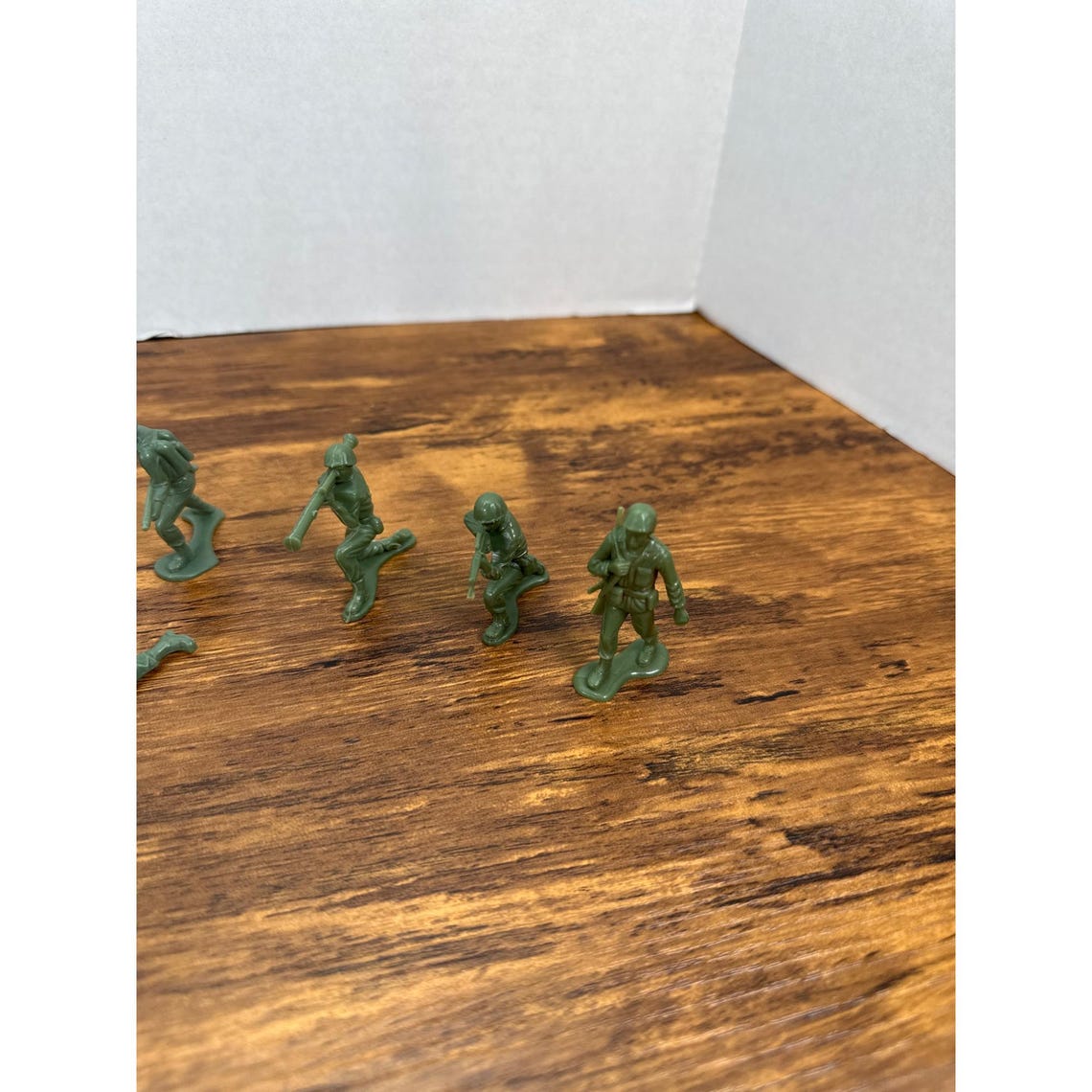 Vintage Green Plastic Army Men Figurines - Set of 10 Soldiers With ...