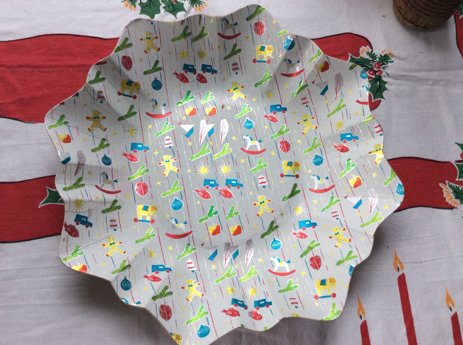 What is a Bunter Teller? Plate of Christmas Cookies for Everyone