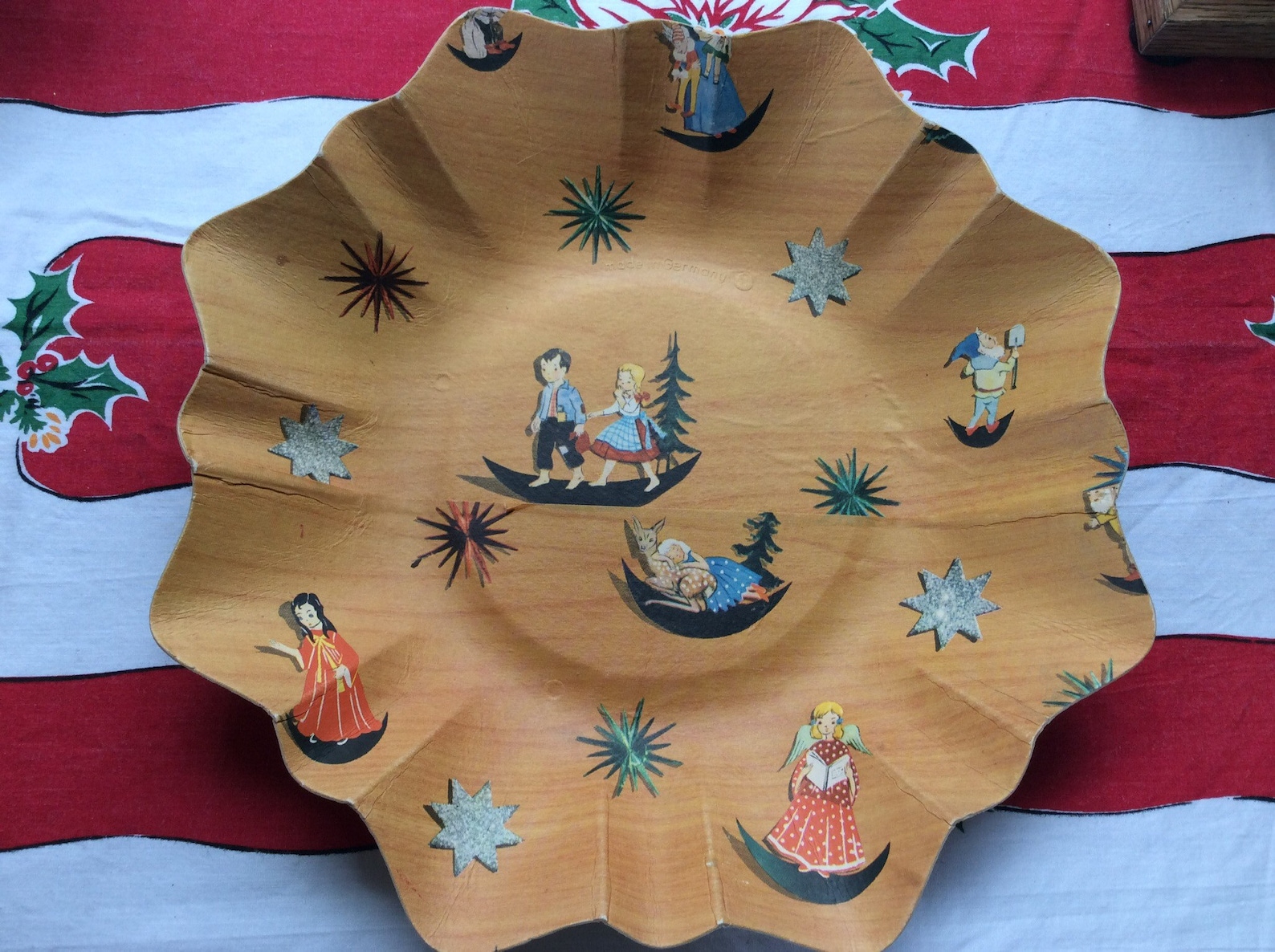 What is a Bunter Teller? Plate of Christmas Cookies for Everyone