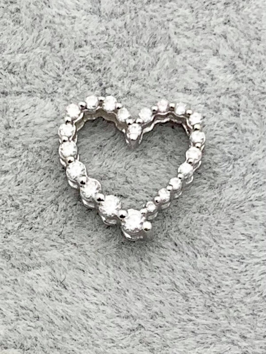 10K Gold Graduated CZ Heart Pendant- Vintage- 1/2" X 1/2"- 0.315 Carats ...