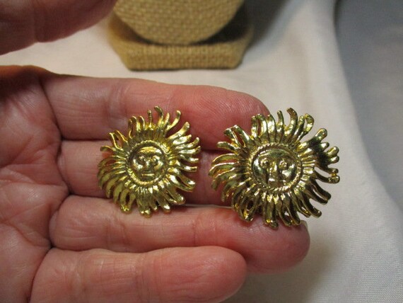 1990's Golden Tone Sun with Smiling Faces Earrings. - Gem