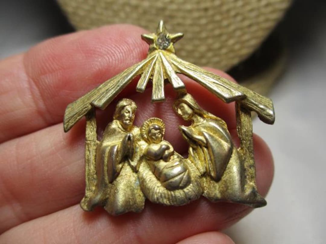 A 1990's Little Nativity Scene Golden Tone Lapel Pin/tie Tack With a ...