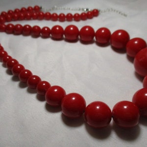 Long and Lovely Vintage Graduated Size Red Beaded Necklace. - Etsy