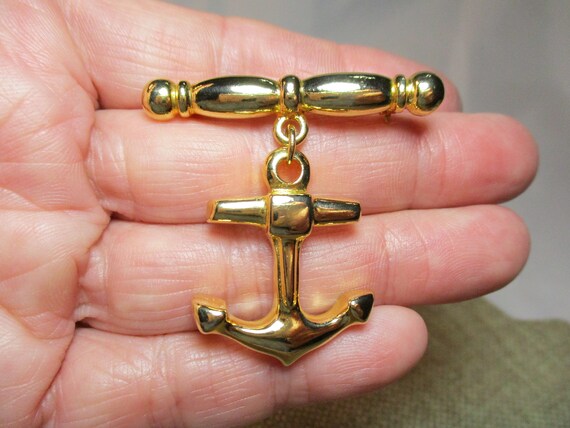 A 1990s Super Shiny Golden Tone Anchor Pinbrooch Gem