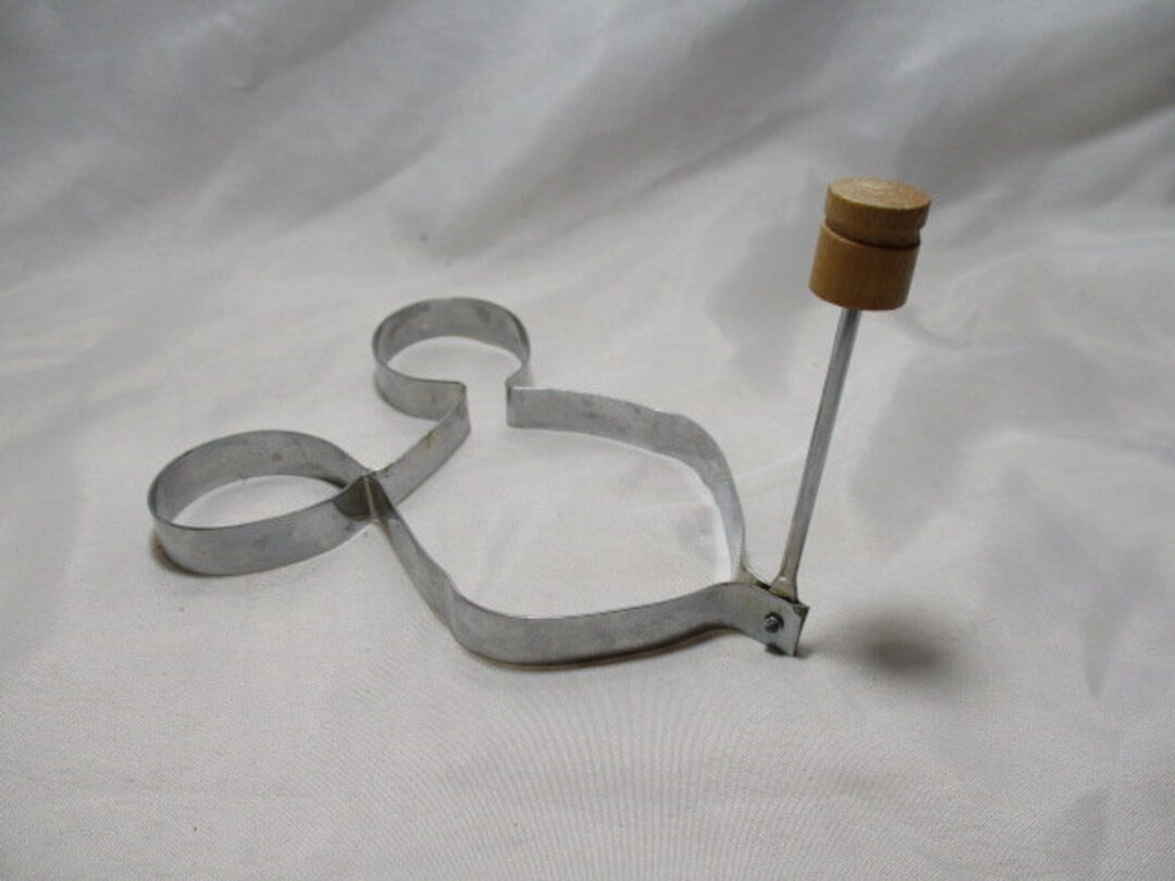 A Large Sturdy Metal Disney's Mickey Mouse Head Cookie Cutter With ...