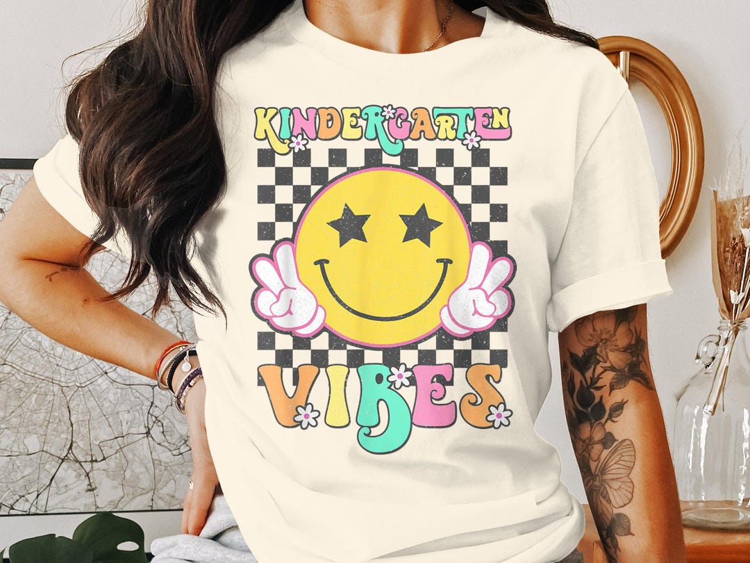 Retro Kindergarten Vibes PNG, Groovy Smiley Face Design (digital ...