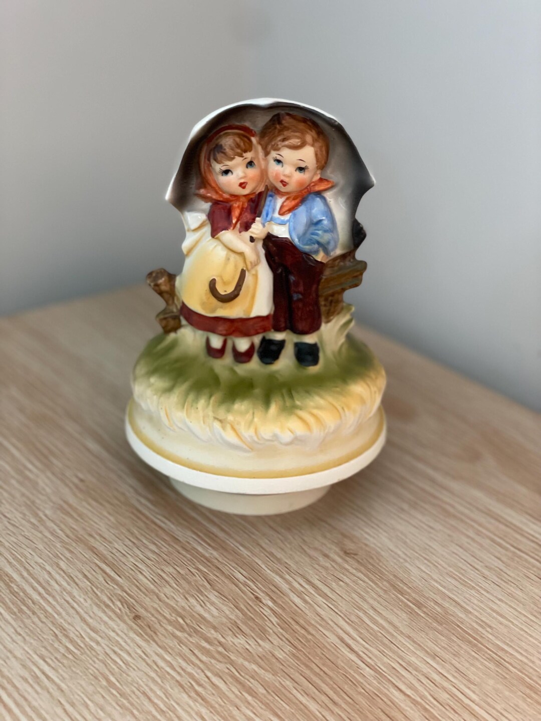 Vintage Sankyo Music Box Boy and Girl With Umbrella (1970s) - Etsy