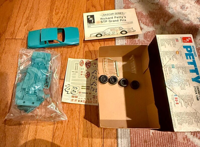 AMT Ertl Richard Petty STP Grand Prix 1/25 NASCAR Model Kit Unbuilt ...