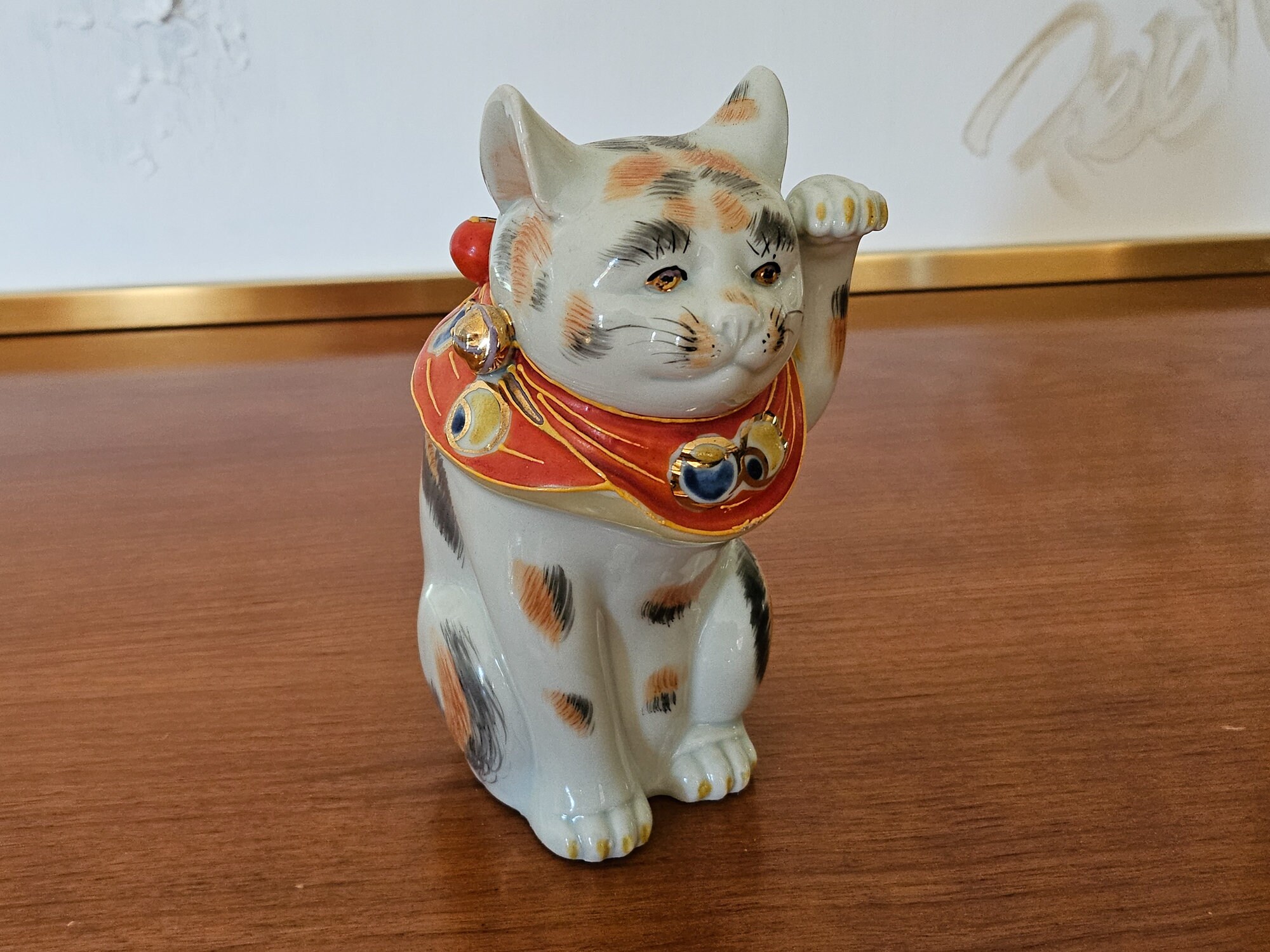 Porcelain lucky cat store