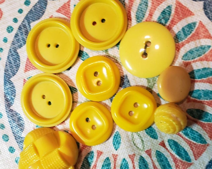 Vintage Round Buttons, Yellow, Mustard, Gold, Plastic, Bakelite ...