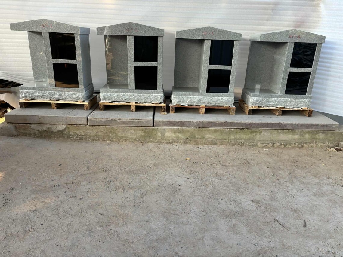 Gray Granite 2-niche Columbarium: Outdoor Cremation Memorial (32x17x32 ...