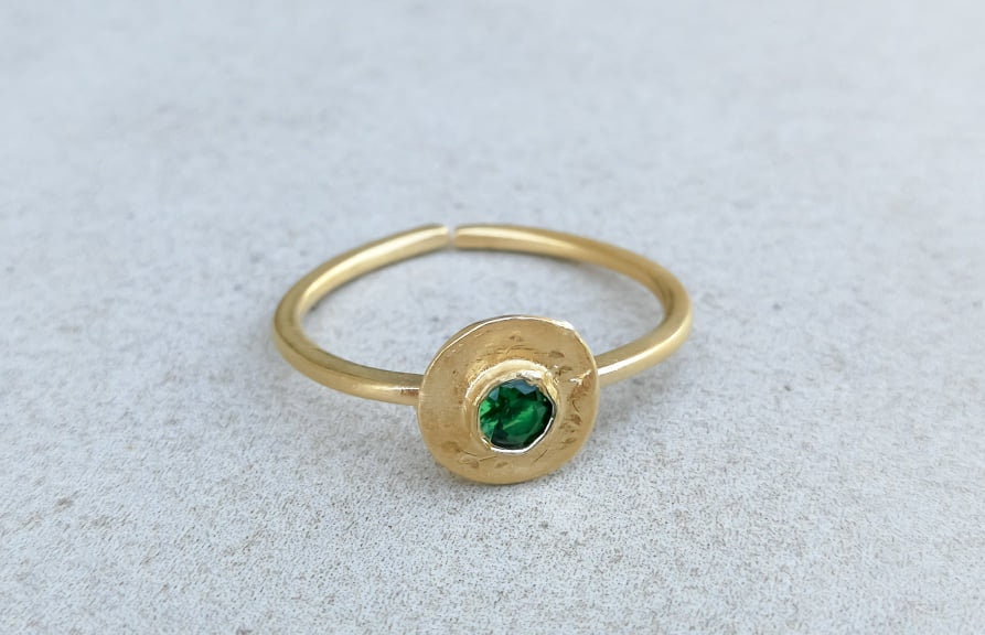 Vintage style gold ring with tiny green emerald stone Gemstone | Etsy