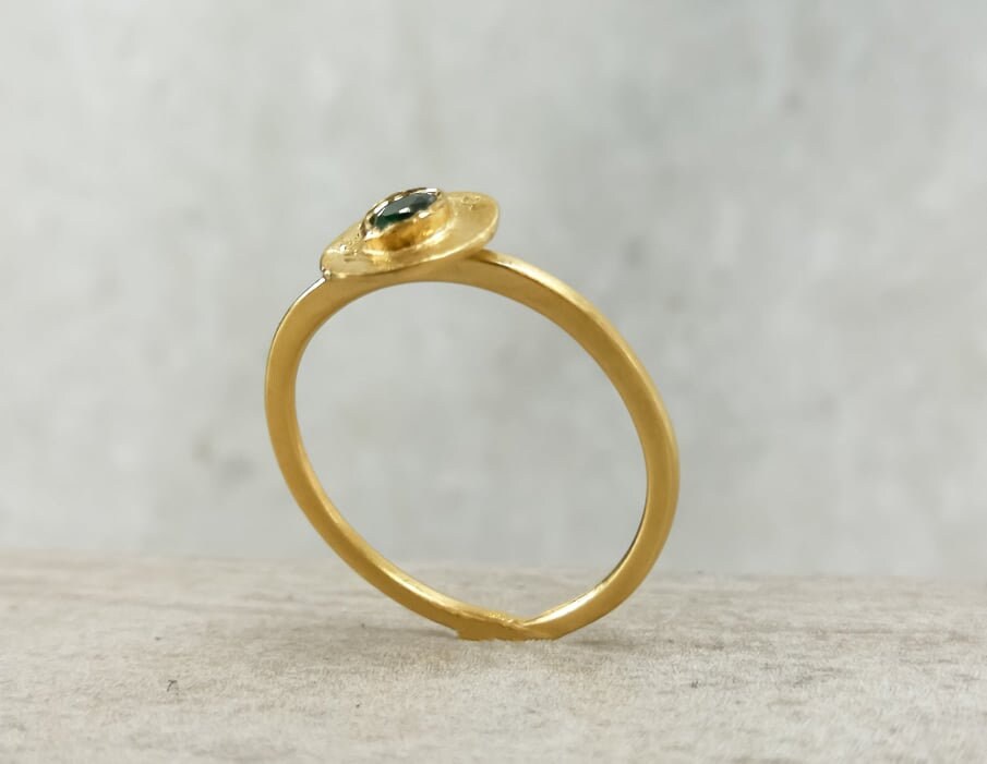 Vintage style gold ring with tiny green emerald stone Gemstone | Etsy
