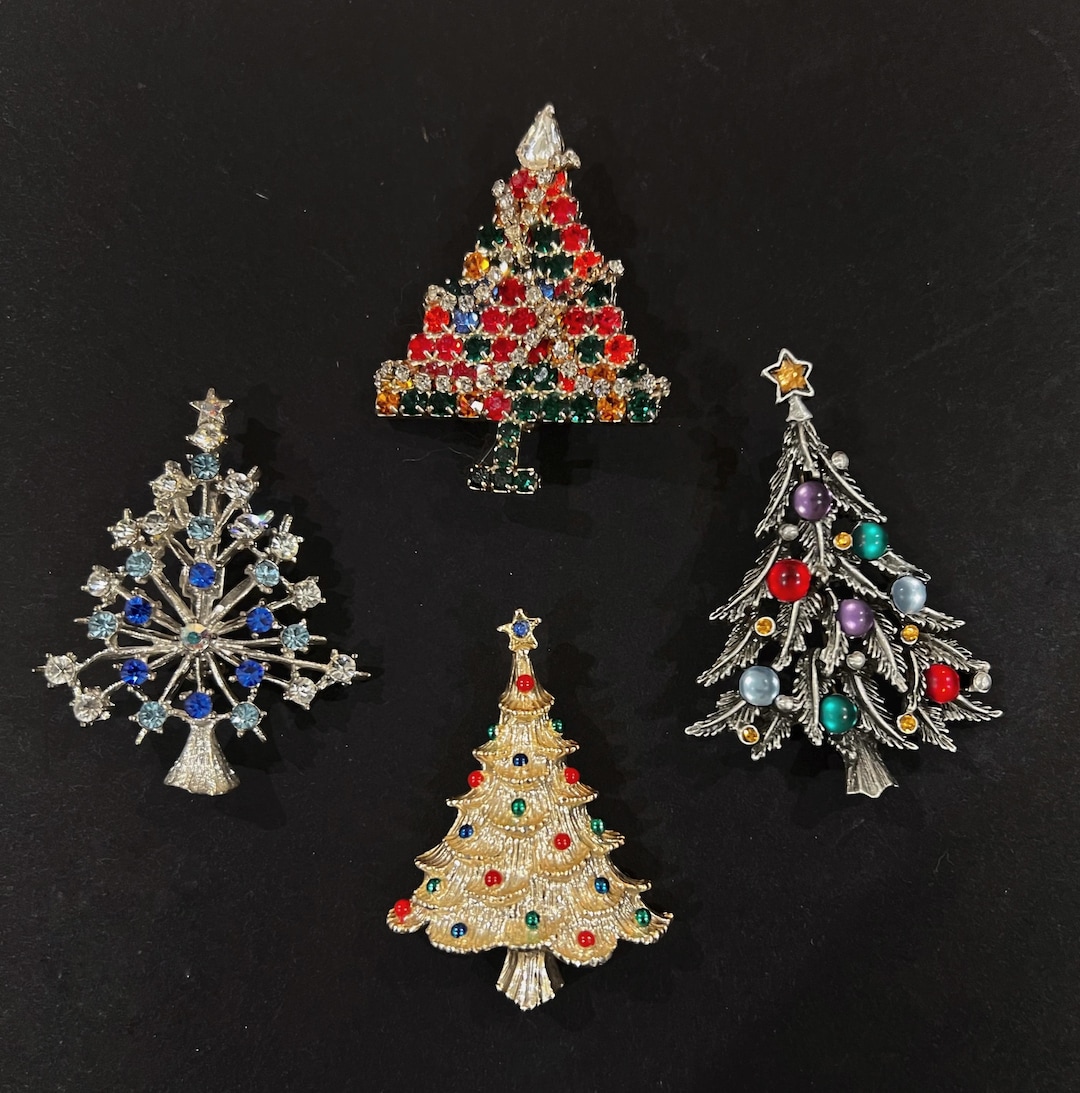 Vintage Christmas Tree Pins: Signed Designer Holiday Brooches JJ, OTC ...