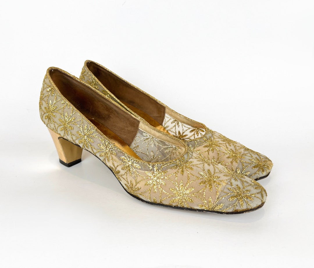 60s Vintage Metallic Gold Embroidered Mesh Pumps Size 7 Narrow Baroque ...