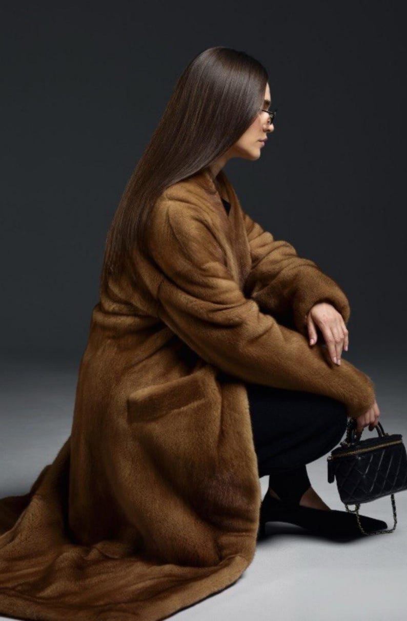 Lungo cappotto di visone color oro, caldo cappotto di pelliccia per ...