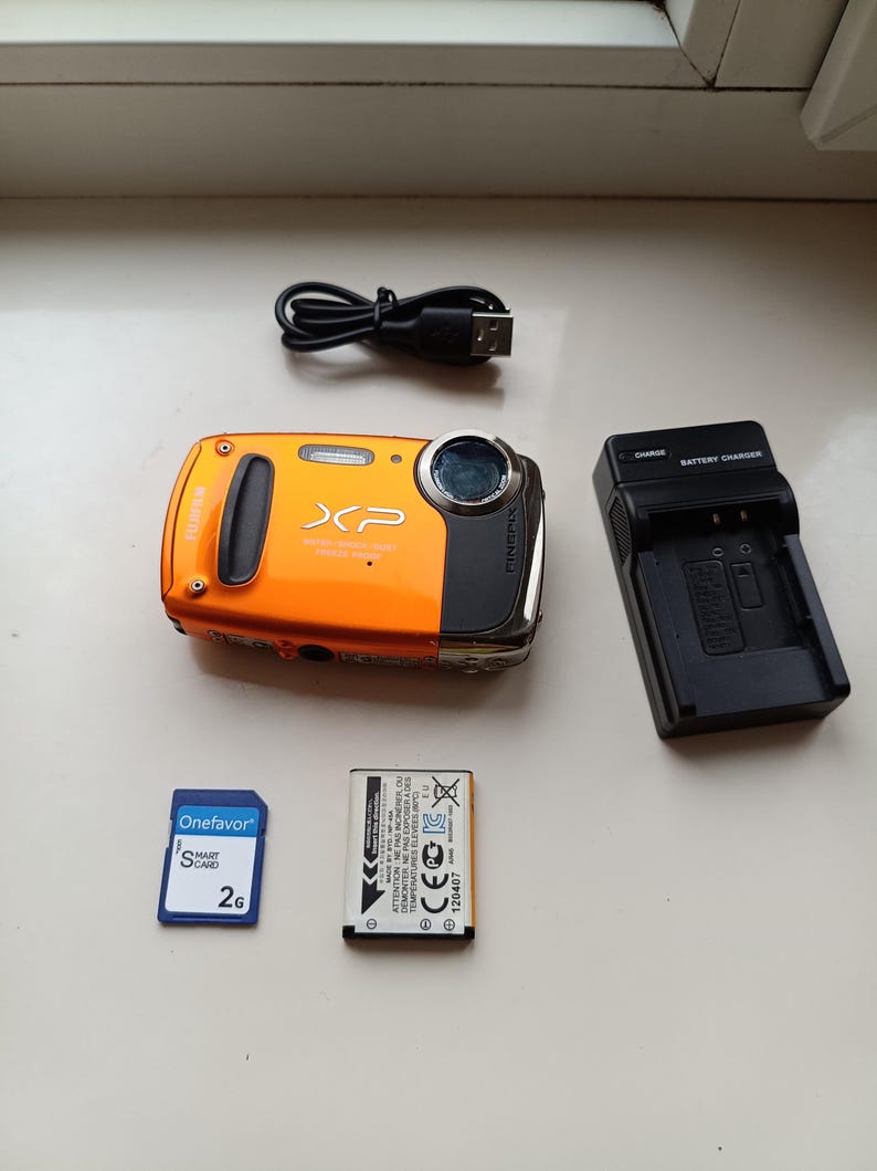 Cámara compacta digital Fujifilm Finepix XP50 de 14,1 MP color naranja ...