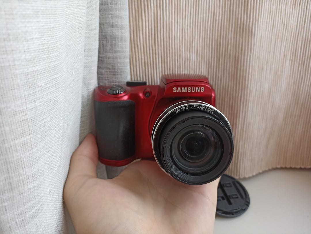 RARE Red Samsung WB100 16.2MP Digital Compact Camera Working FULL Set ...