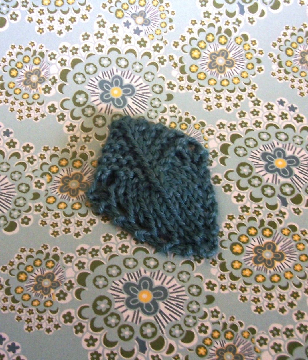 4 Knitting Patterns of the Leaf Corner Bookmarks in 4 Different Leaf ...