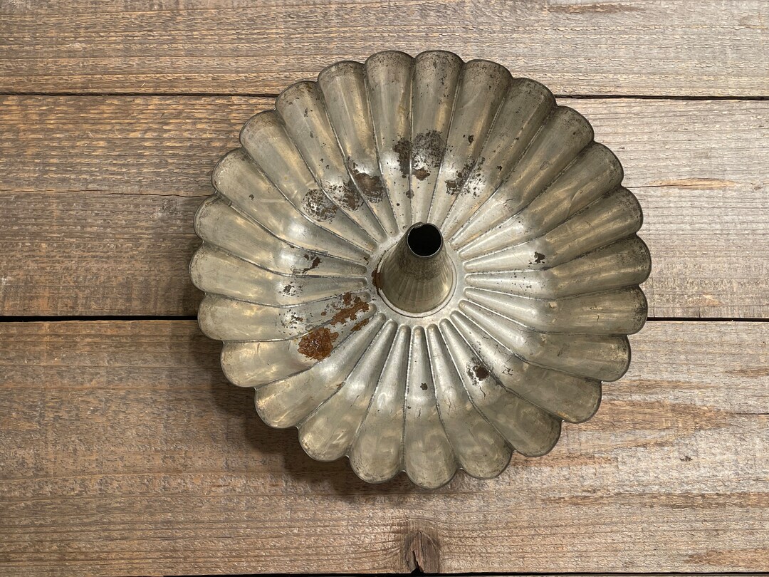 Vintage Scalloped Fluted Bundt Pan // Rustic Aluminum Cake Pan ...