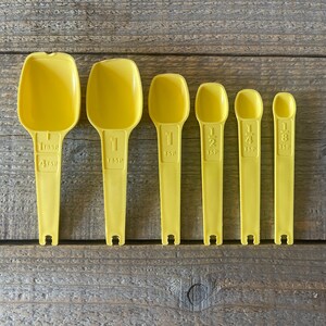 Vintage Tupperware Measuring Spoons Set // Citrus Yellow // Complete ...